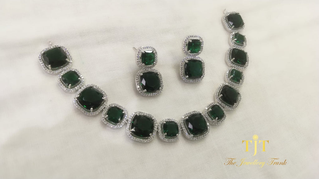 Amy Emerald – TheJewelleryTrunk